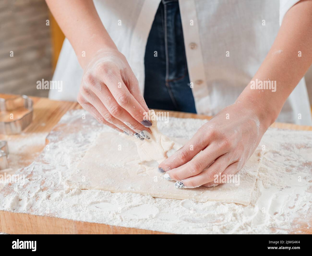 Baking hands hi-res stock photography and images - Alamy