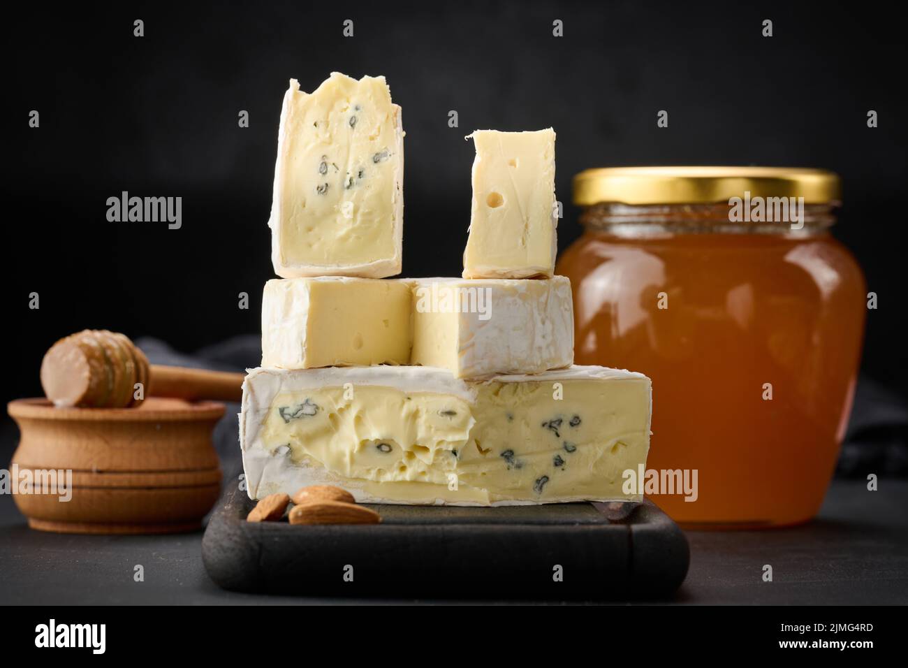 Blue brie cheese hi-res stock photography and images - Alamy