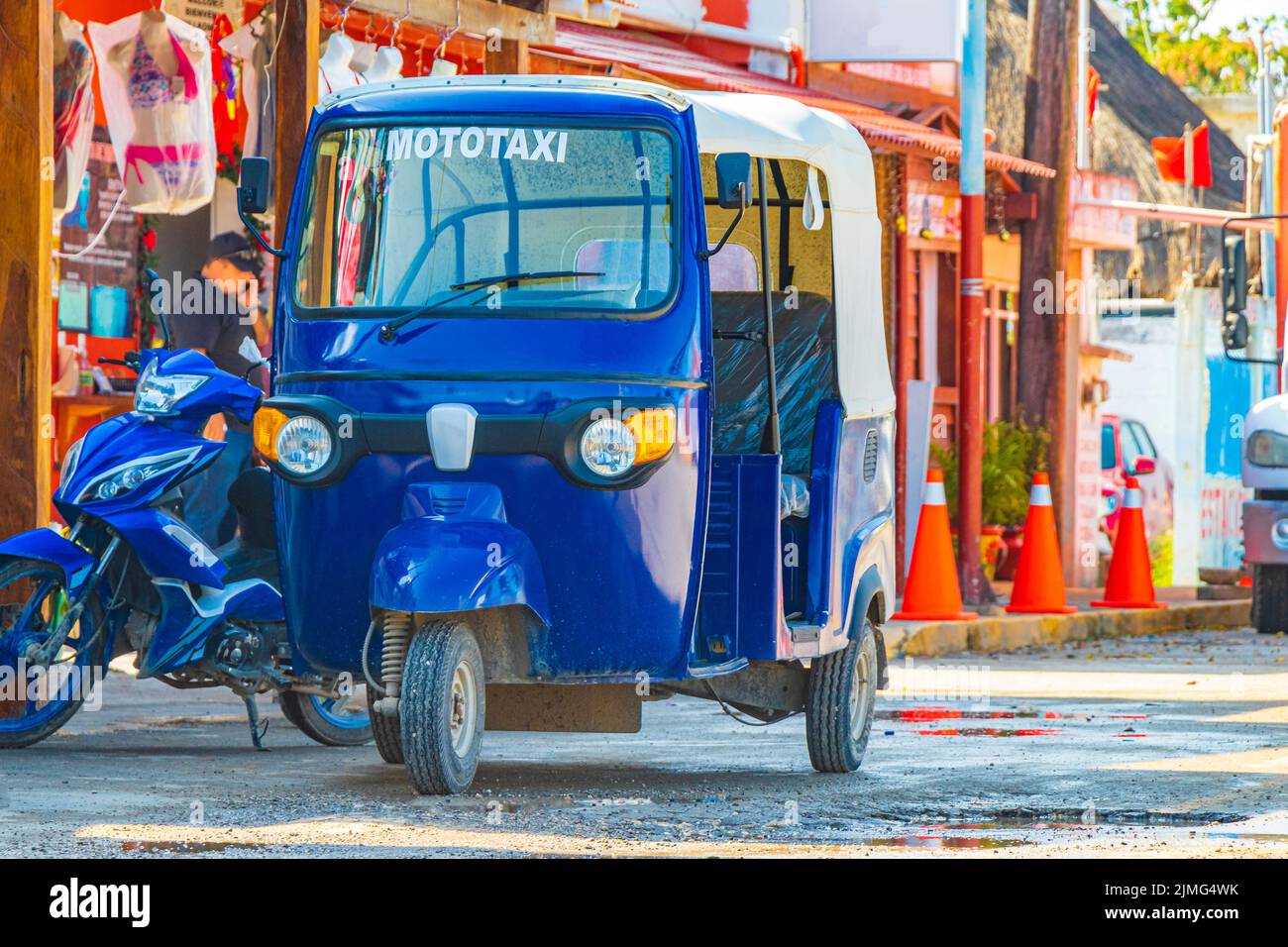 Blue auto rickshaw tuk tuk Puerto de ChiquilÃ¡ in Mexico Stock Photo ...