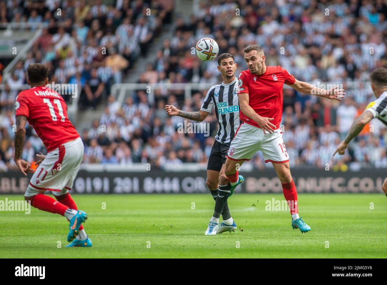 Harry Toffolo #15 of Nottingham Forest heads forward Stock Photo - Alamy
