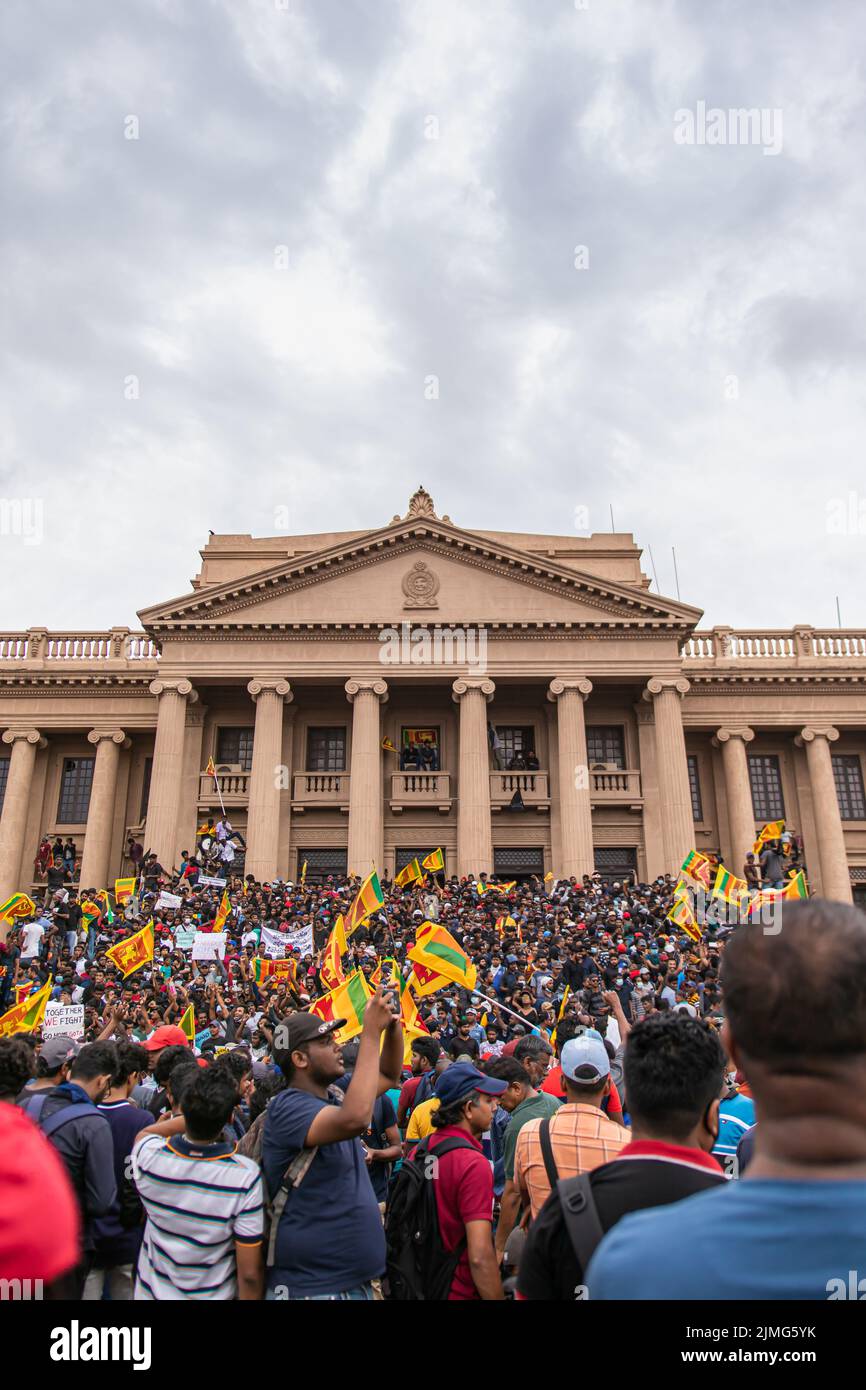Sri lanka anti government protest hi-res stock photography and images ...