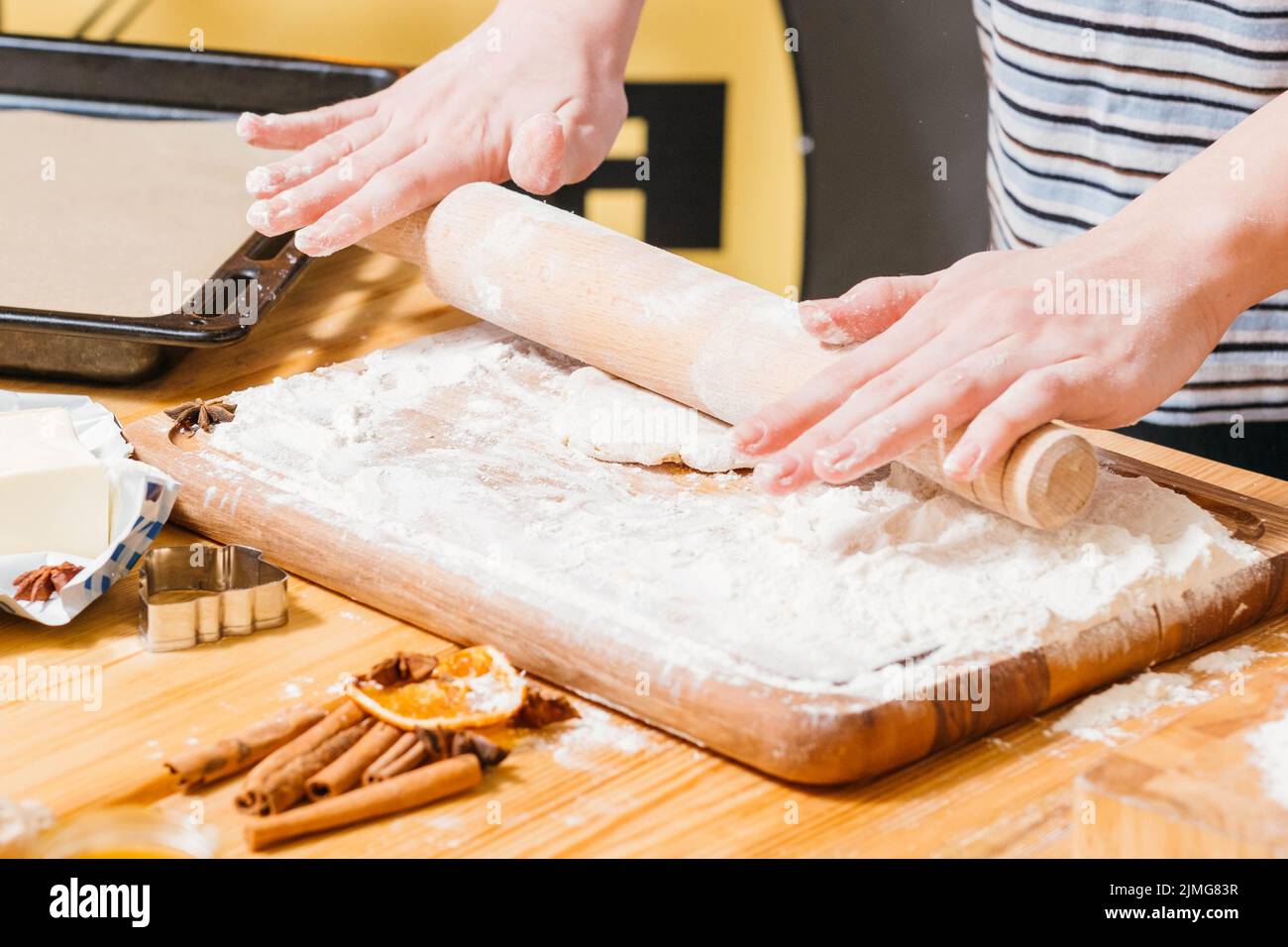 Rolling pastry with hands hi-res stock photography and images - Alamy