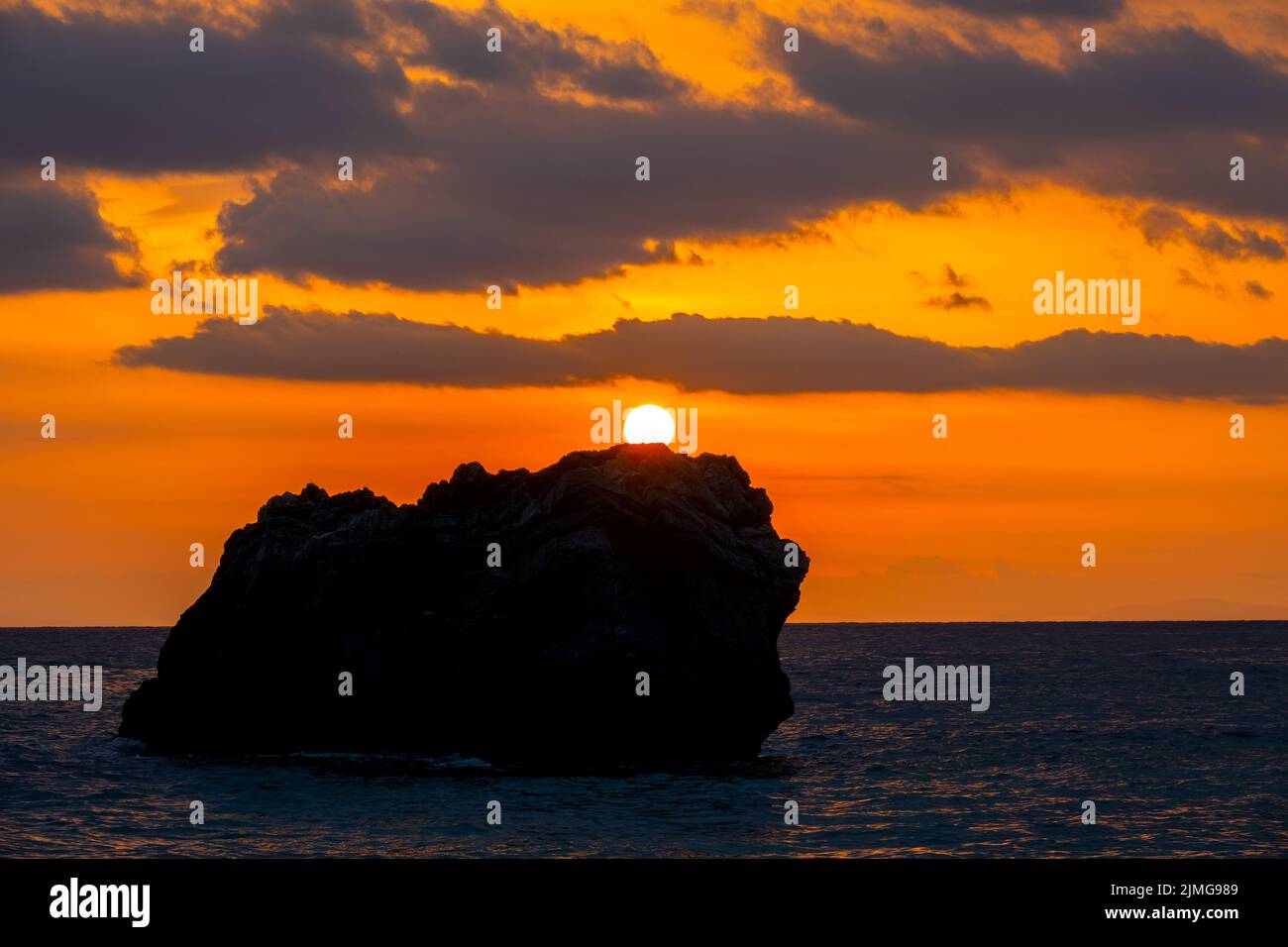 Sea orange horizon hi-res stock photography and images - Alamy