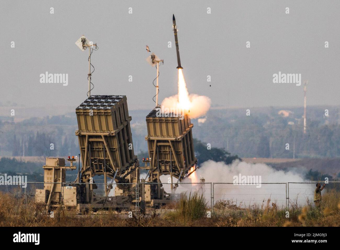 Sderot, Israel. 06th Aug, 2022. The Iron Dome anti-missile system fires ...