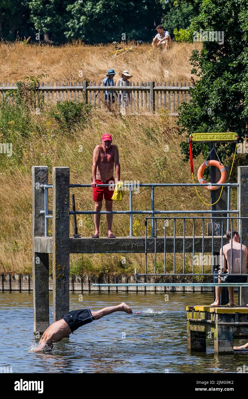 Hampstead pond men's hi-res stock photography and images - Alamy