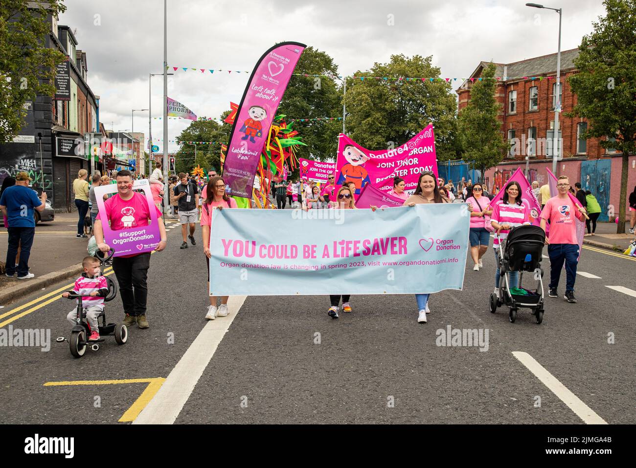 Belfast, UK. 06th Aug, 2022. Féile an Phobail Carnival Parade a few ...