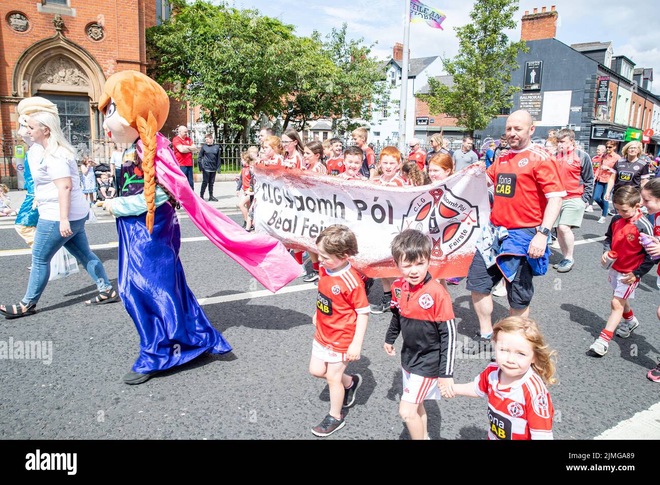 Belfast, UK. 06th Aug, 2022. Féile an Phobail Carnival Parade a few ...