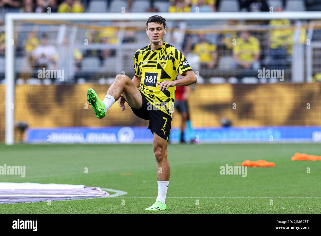Giovanni alejandro reyna borussia dortmund hi-res stock photography and ...