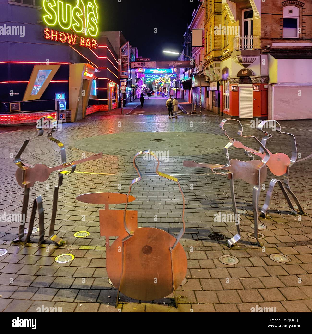Beatles metal figures on Beatles Square at night, Reeperbahn, St. Pauli ...
