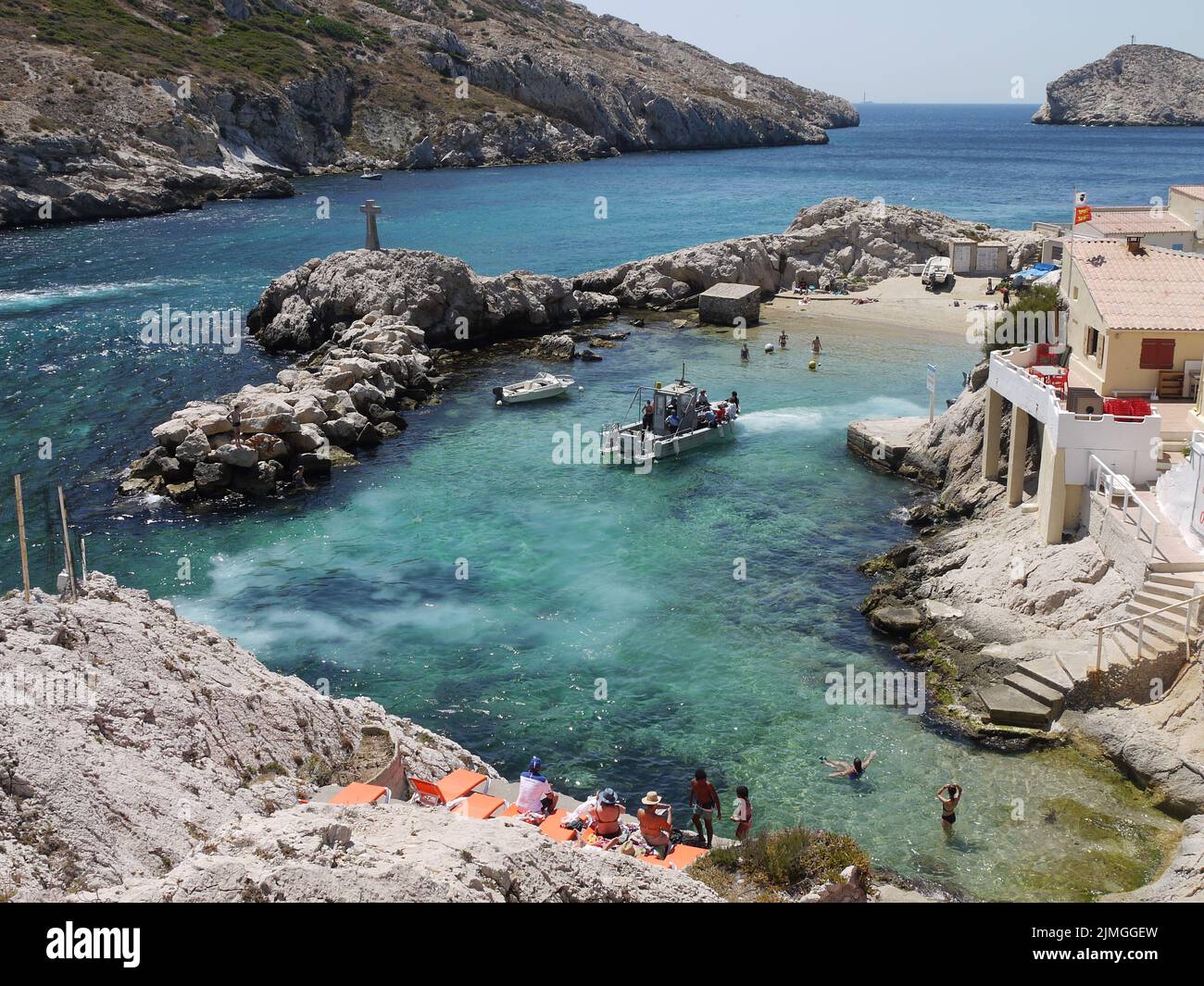 The Monkeys bay (Baie des singes) in the creeks south of Marseille, in ...