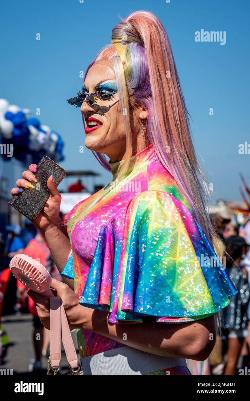 Brighton, August 6th 2022: people getting ready at the start of the ...