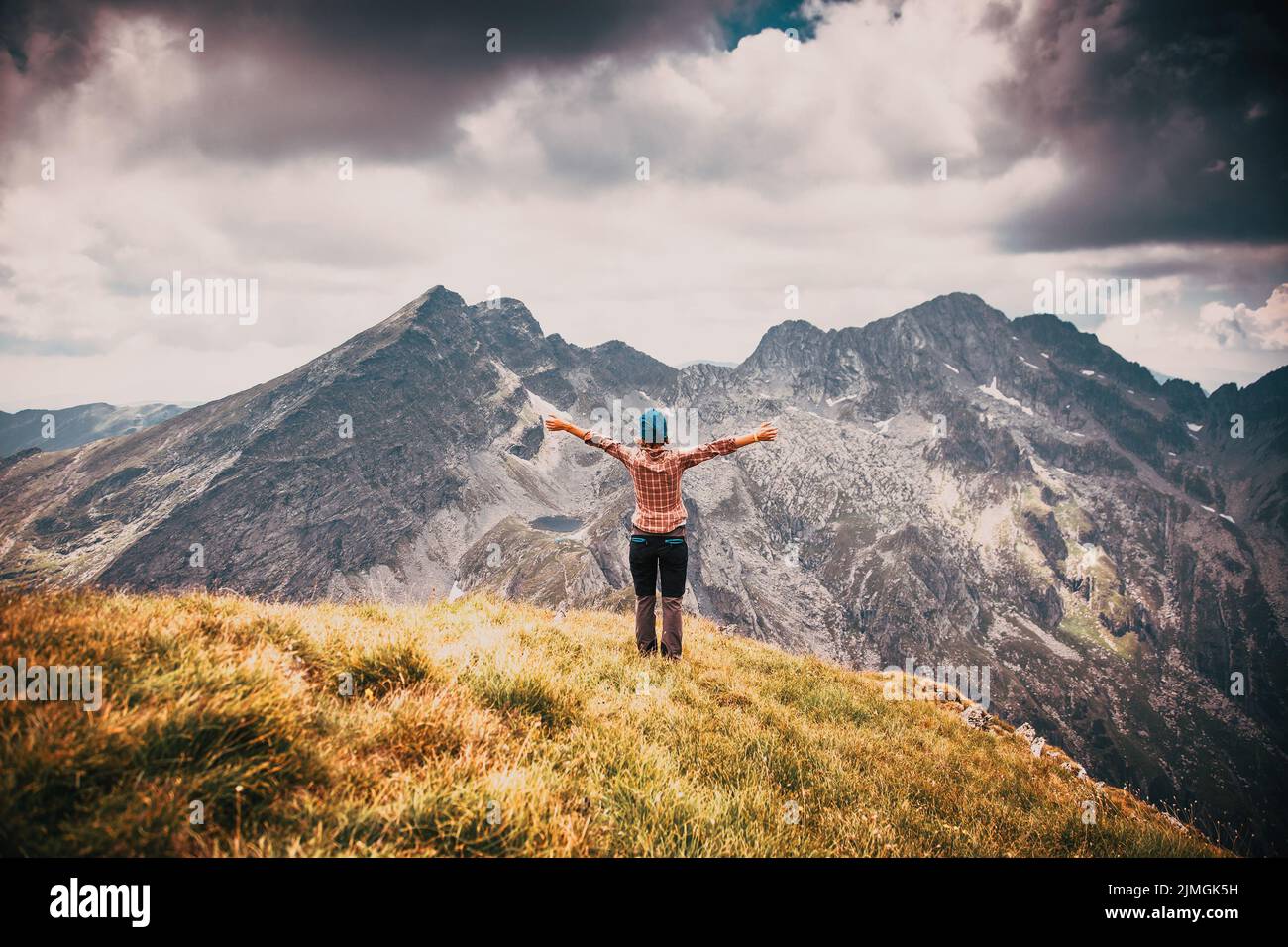 Group people enjoying relaxing adventure hi-res stock photography and ...