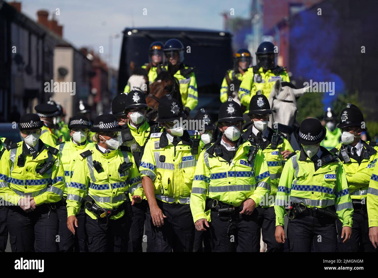 The Everton team bus arriving behind mounted police officers during the ...