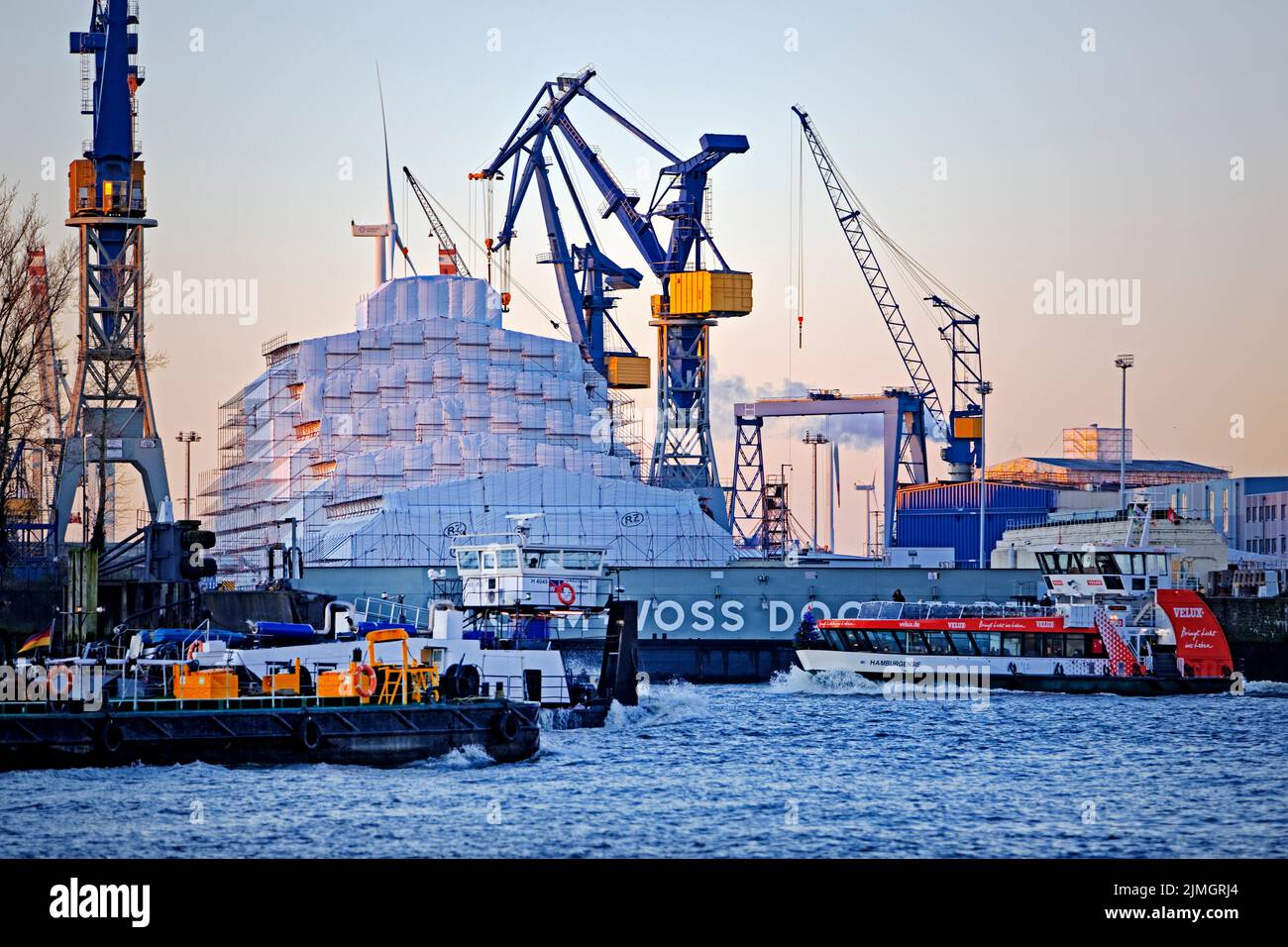 Dry dock Elbe 17 by Blohm + Voss with cranes and shipping traffic, Port ...