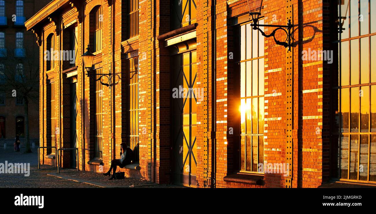 Waterfront facade of the Hamburg-Altona fish auction hall at sunset ...