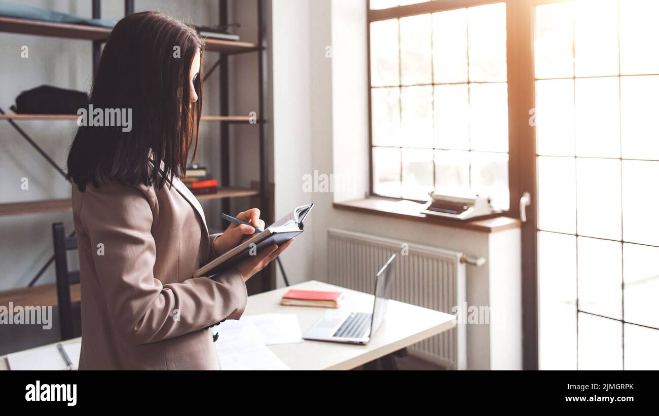 management planning successful business woman Stock Photo - Alamy
