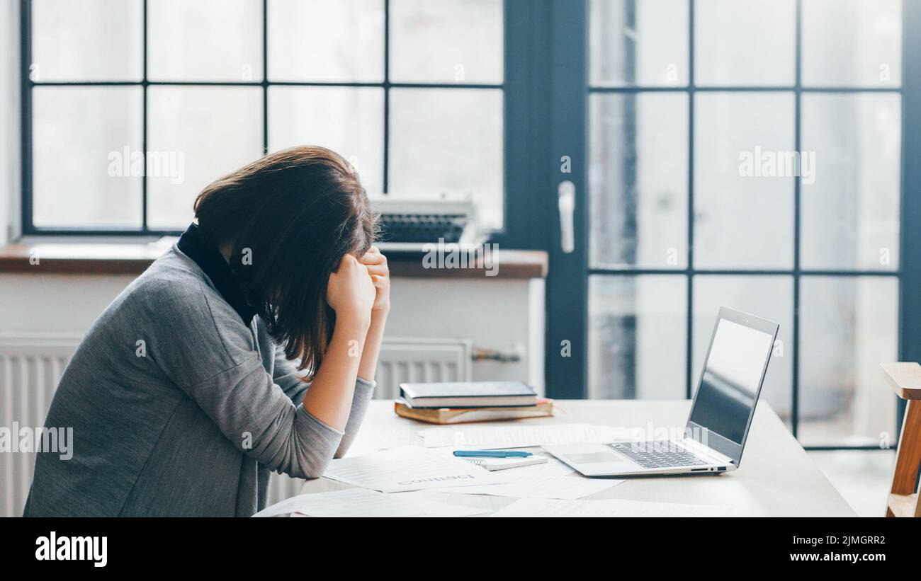 Office routine hi-res stock photography and images - Alamy