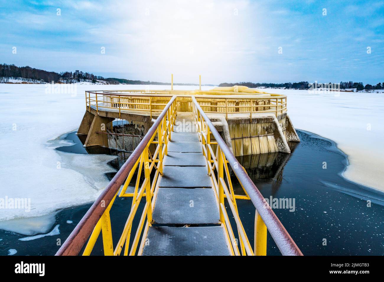 Dam on the frozen river Stock Photo - Alamy