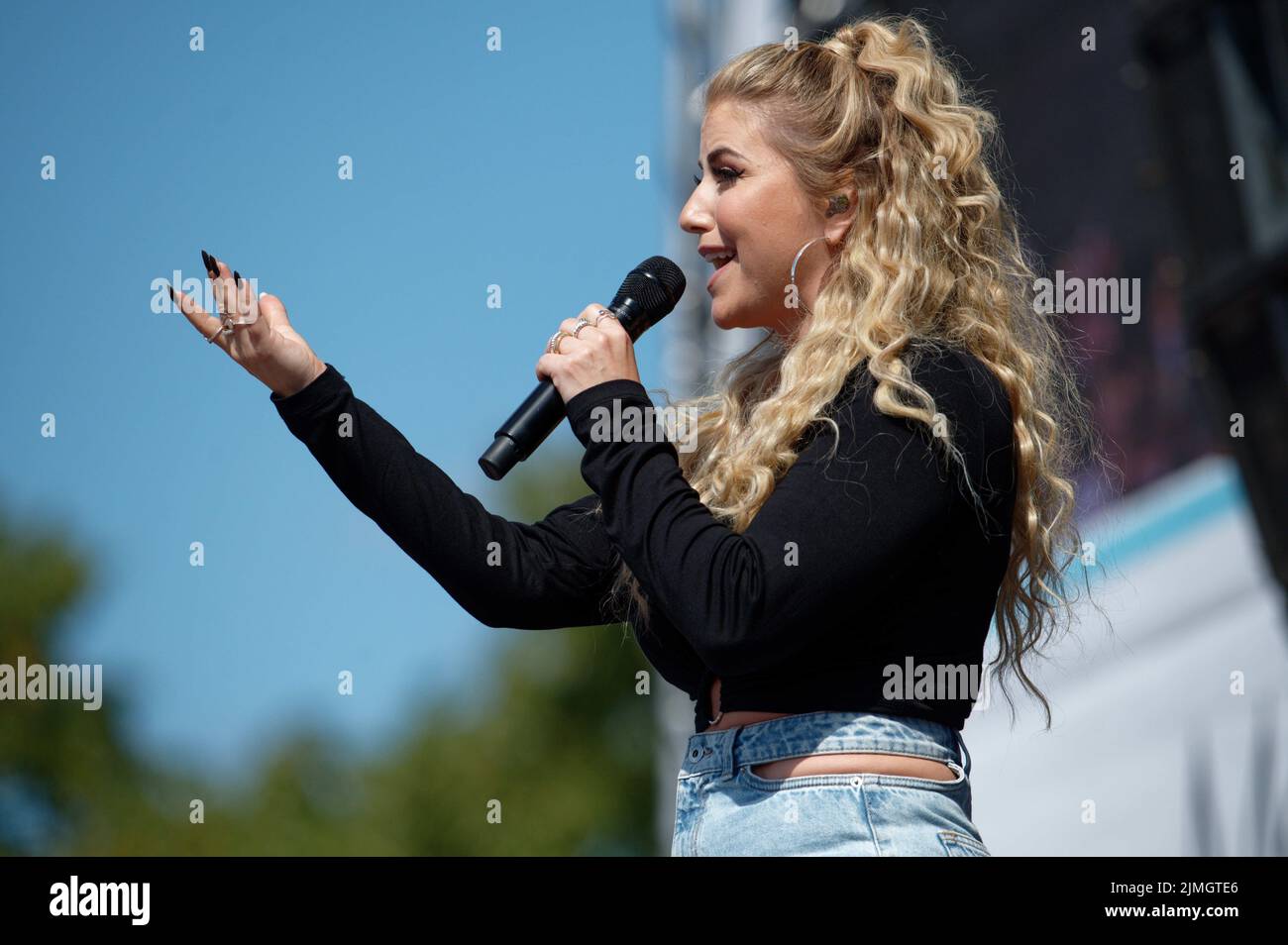 Bonn, Germany. 06th Aug, 2022. The singer Beatrice Egli is on stage at ...
