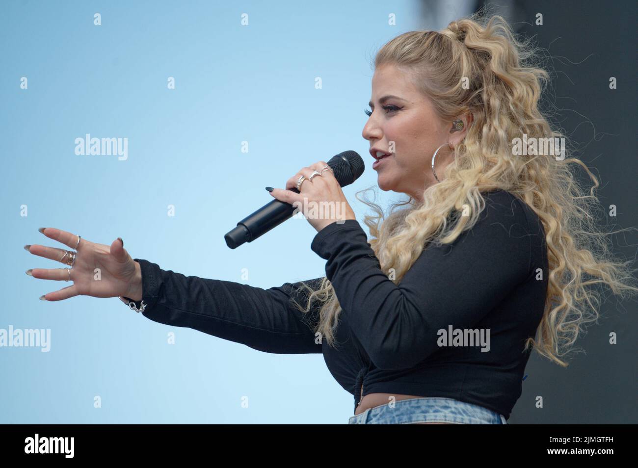 Bonn, Germany. 06th Aug, 2022. The singer Beatrice Egli is on stage at ...