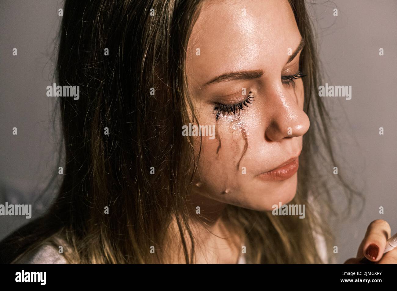 Crying portrait hi-res stock photography and images - Alamy