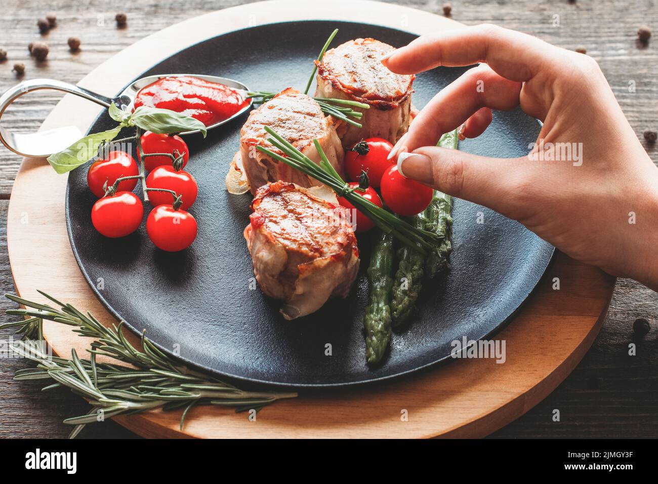 food stylist decor pork grilled pork medallions Stock Photo - Alamy