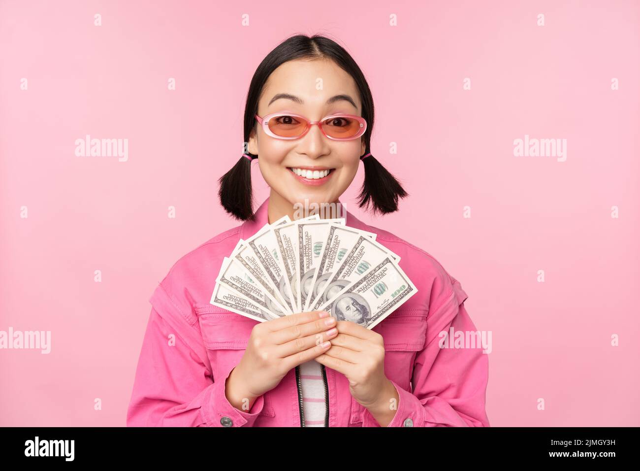 Microcredit and fast loans concept. Excited stylish korean girl ...