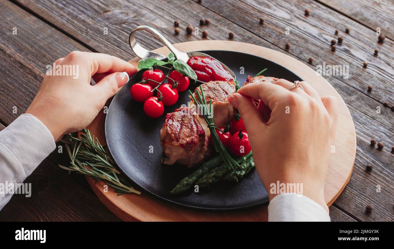 restaurant food presentation grilled medallions Stock Photo - Alamy