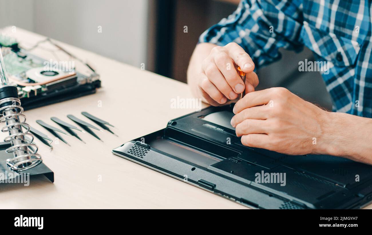 repair shop engineer working disassembled laptop Stock Photo - Alamy
