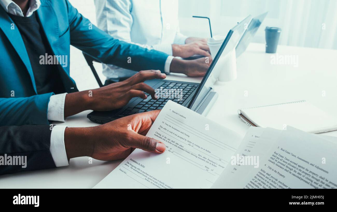 individual business consulting corporate meeting Stock Photo - Alamy