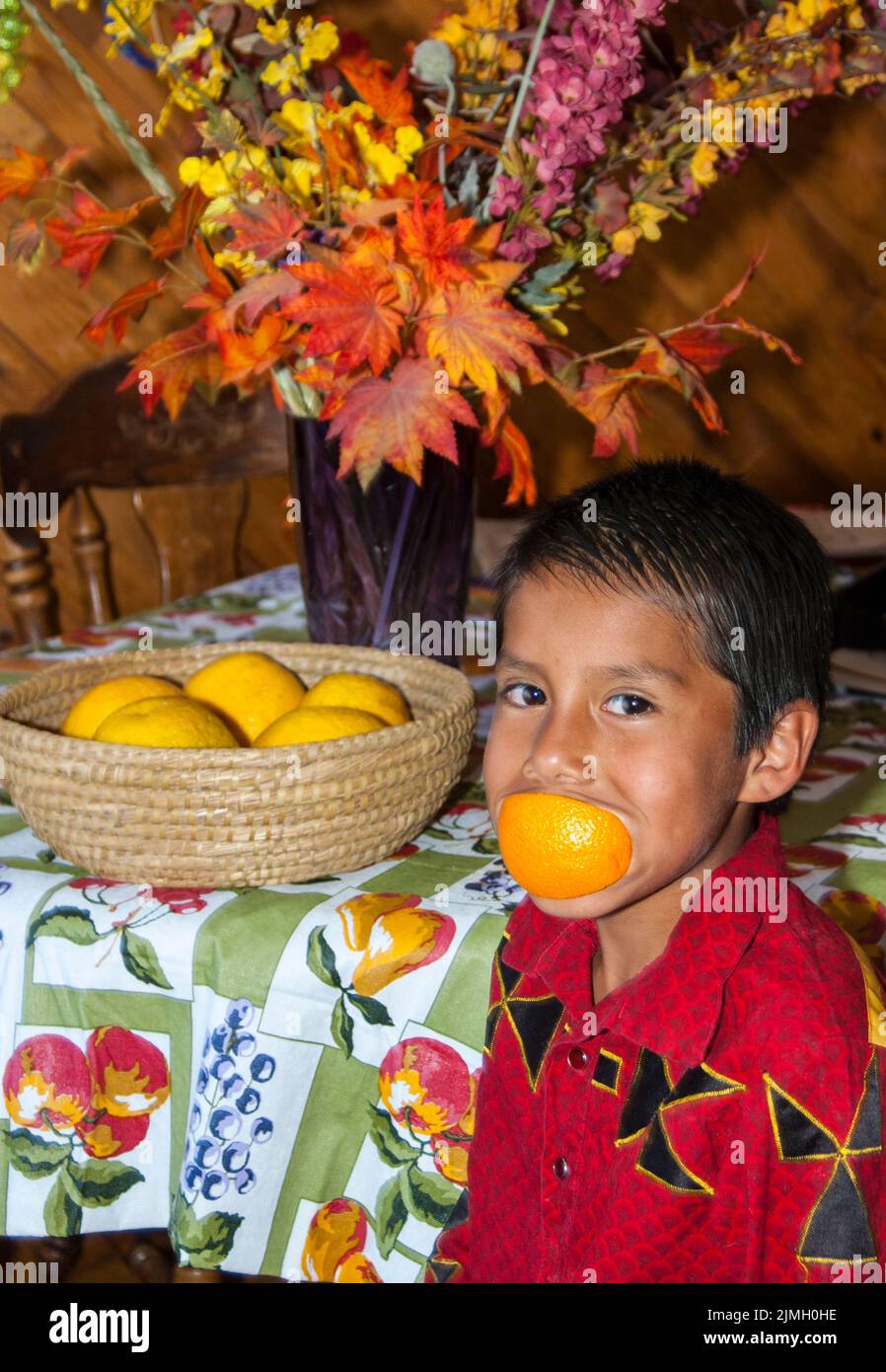 First nations children eating hi-res stock photography and images - Alamy
