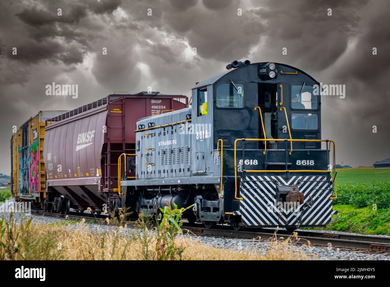 Diesel freight train hi-res stock photography and images - Alamy