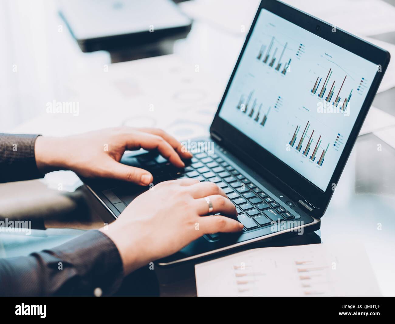 Man laptop statistics hi-res stock photography and images - Alamy