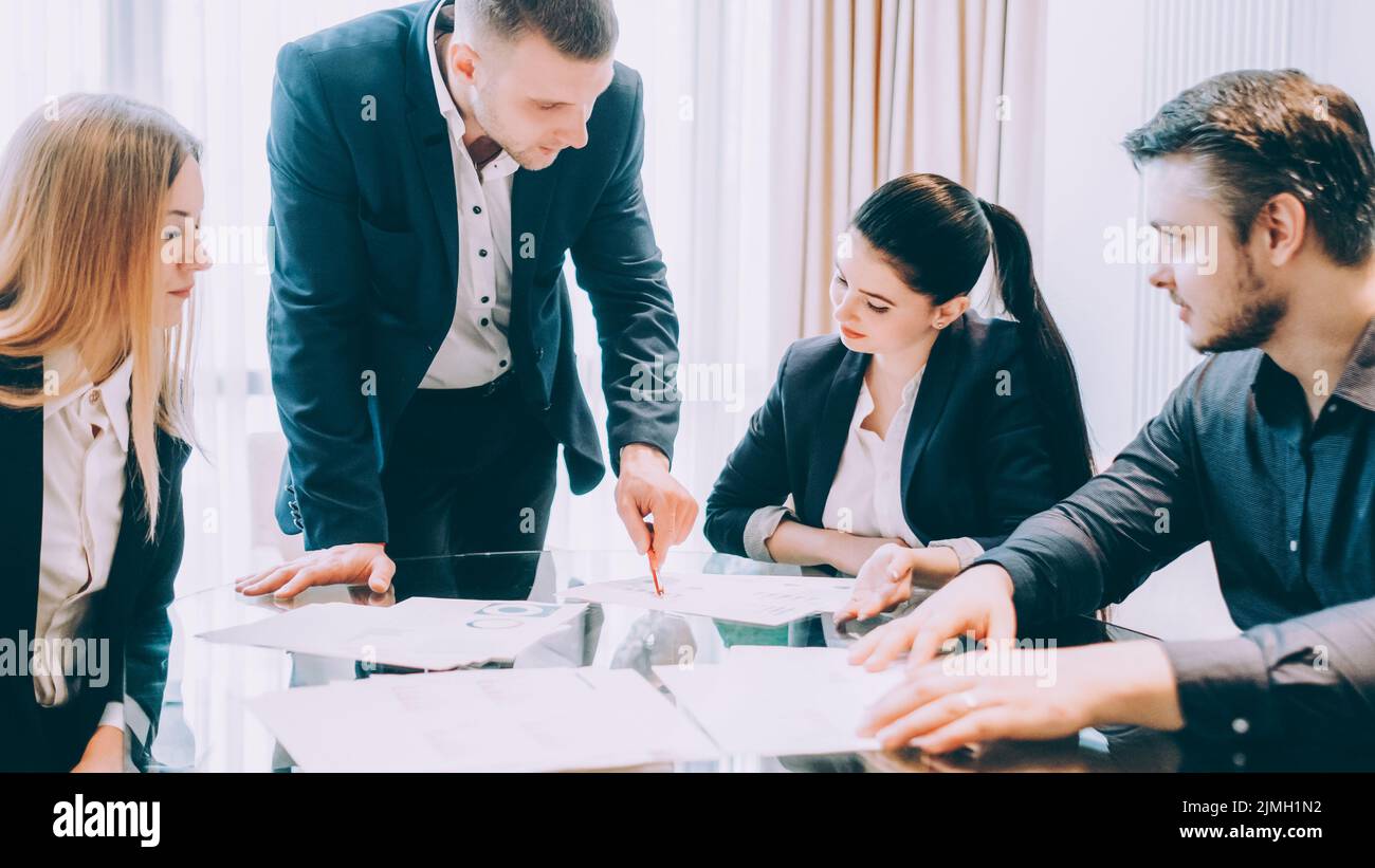 business coaching team leader colleagues meeting Stock Photo - Alamy