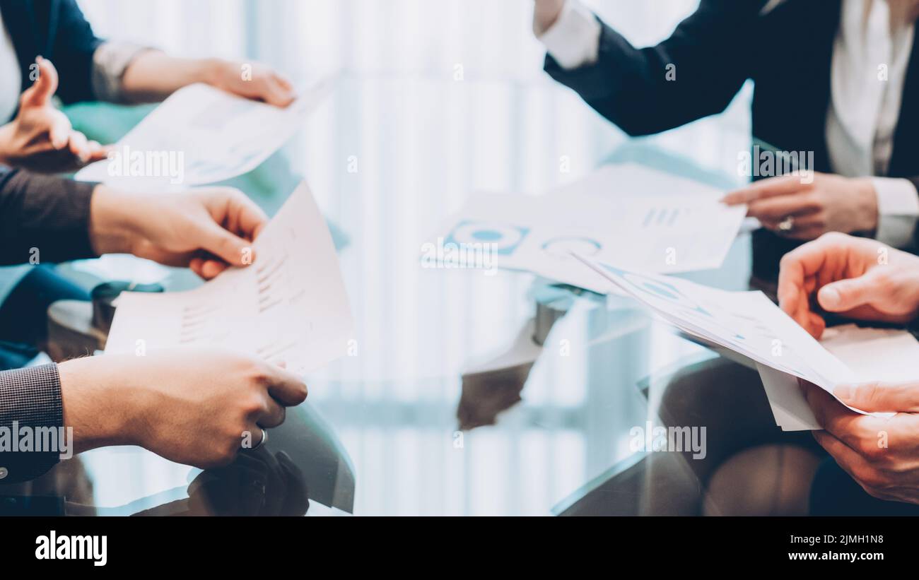 Coworker negotiation hi-res stock photography and images - Alamy