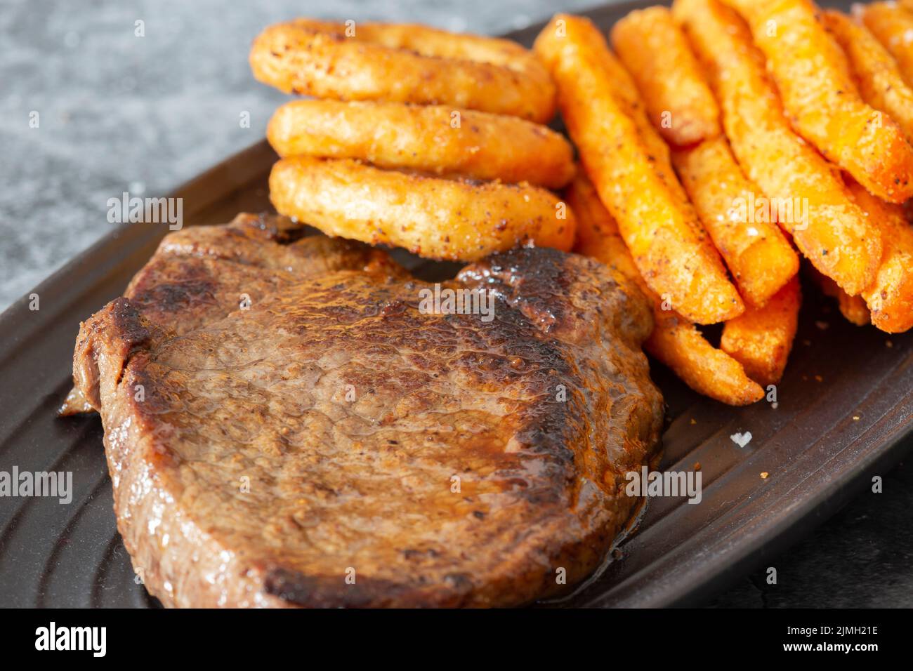 Steak chips onion rings hi-res stock photography and images - Alamy