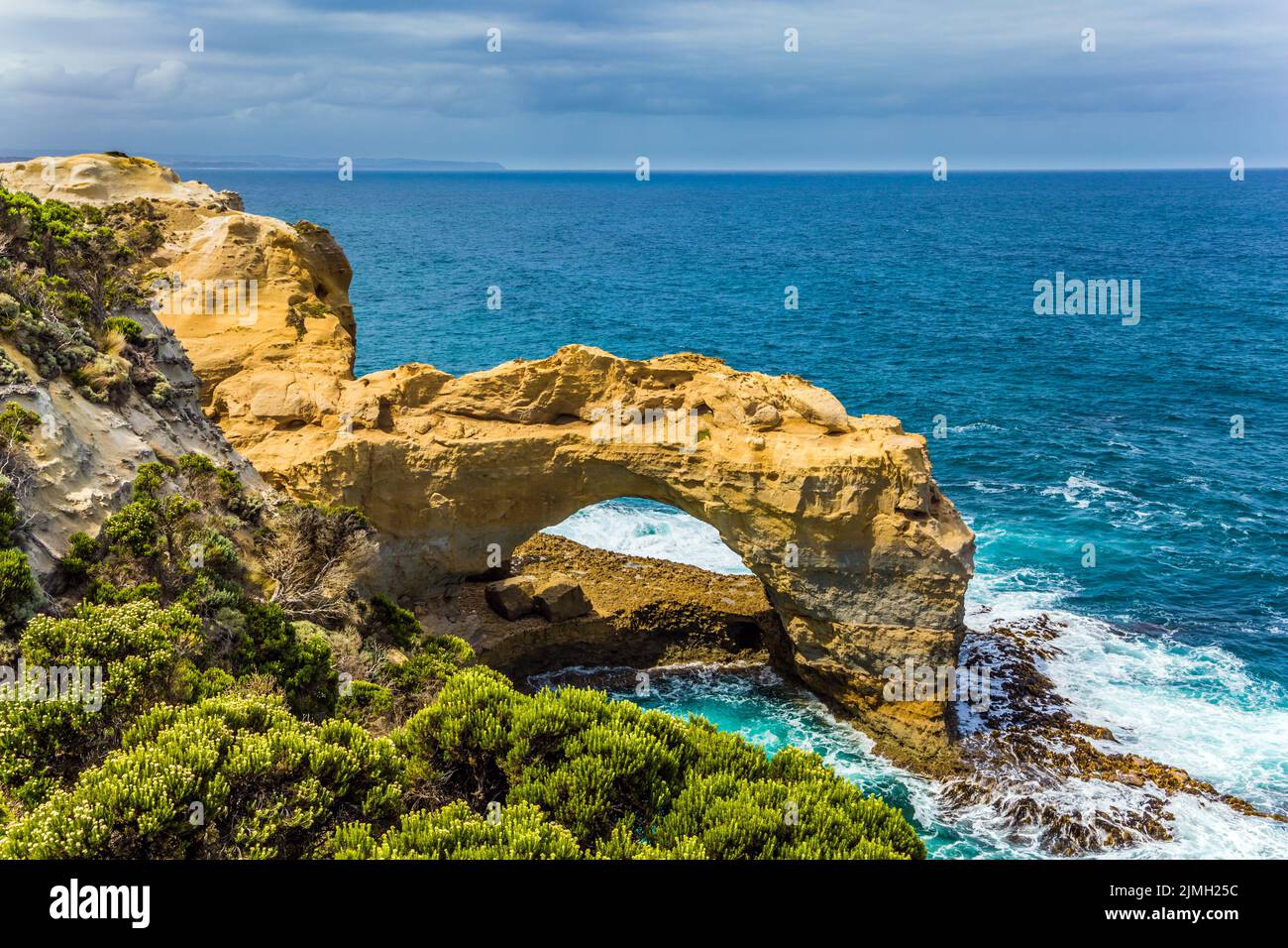 Coastal arch of sandstone Stock Photo - Alamy