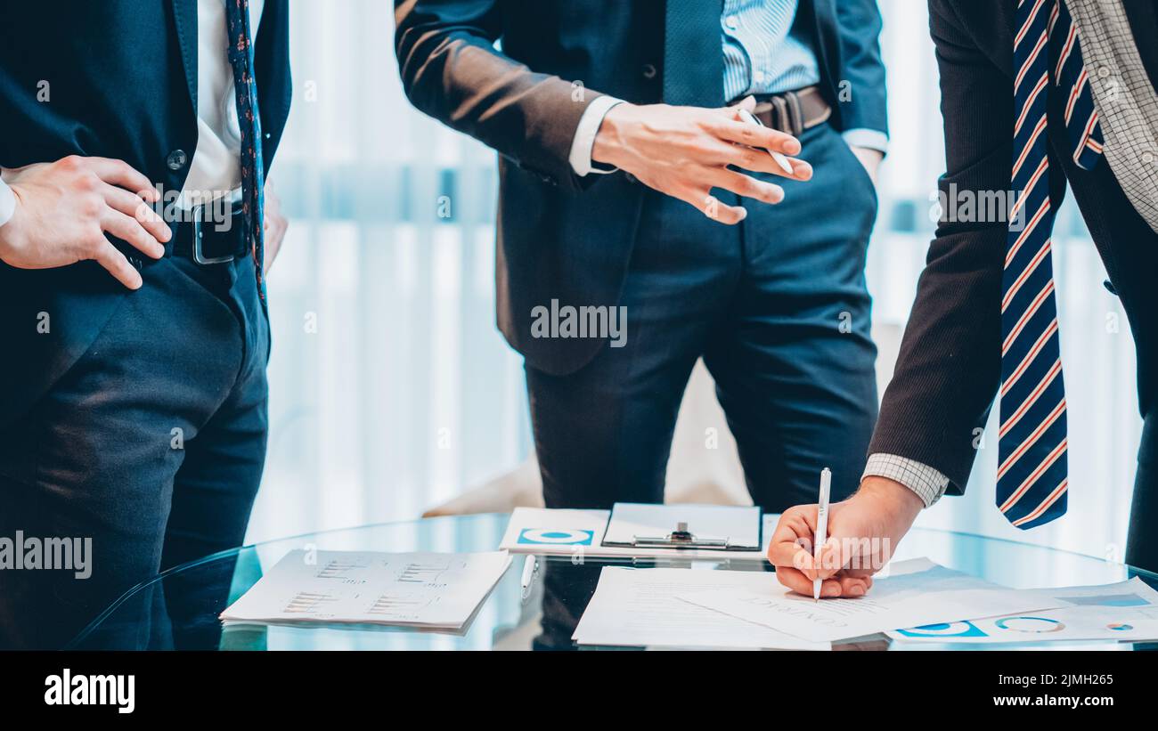 successful corporate meeting business man contract Stock Photo - Alamy