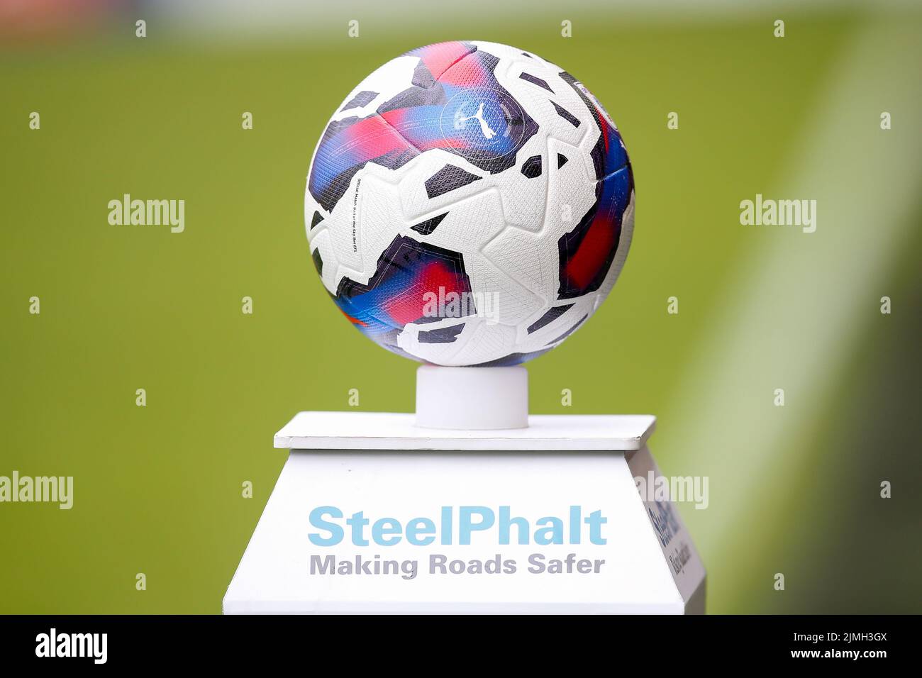 The EFL puma match ball Stock Photo - Alamy