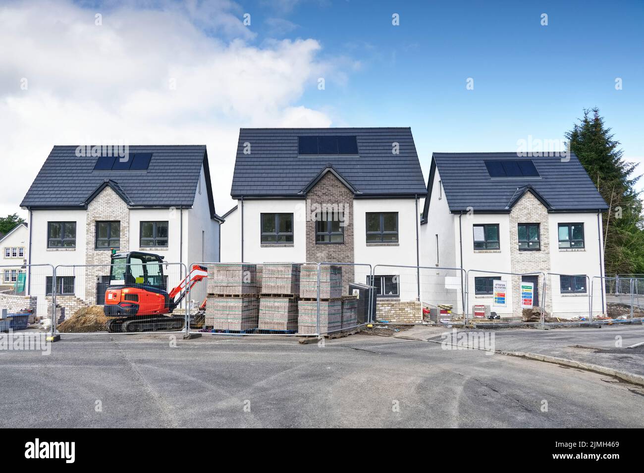 Luxury rural housing hi-res stock photography and images - Alamy