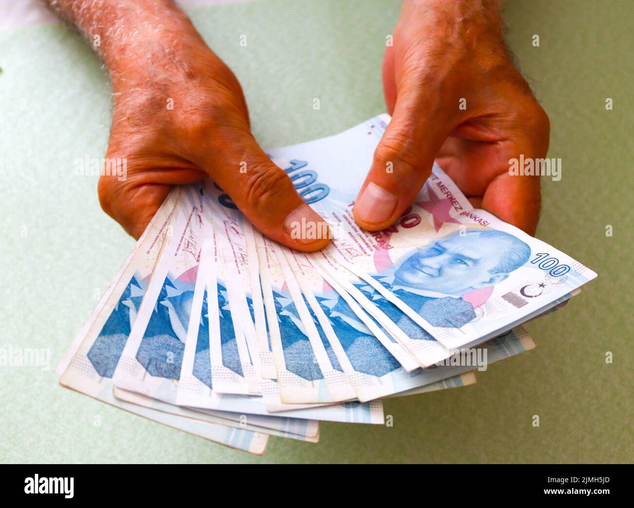 100 turkish lira hi-res stock photography and images - Alamy