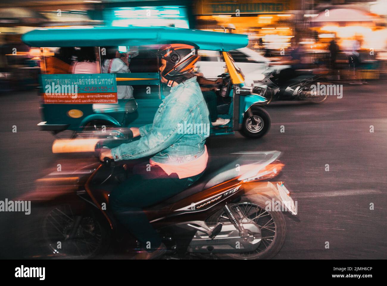 Bangkok street tuk tuk night hi-res stock photography and images - Alamy