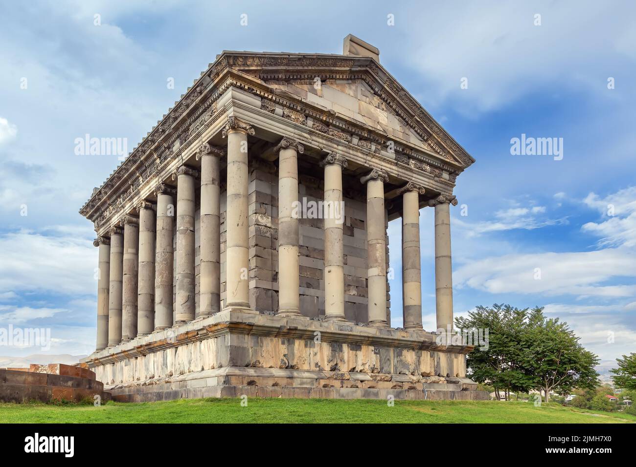 Greek garni temple hi-res stock photography and images - Alamy