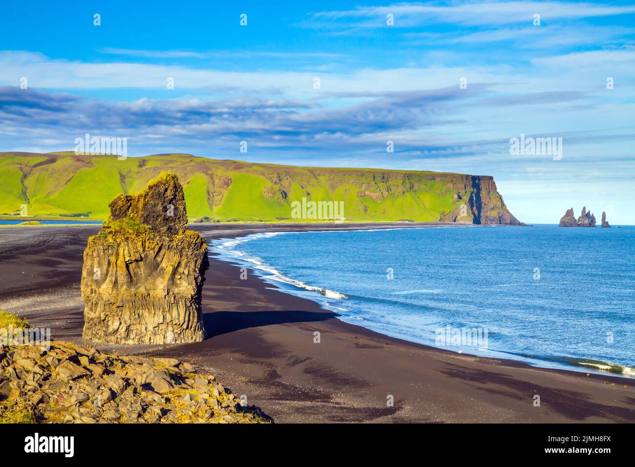 Giant rock sea hi-res stock photography and images - Alamy