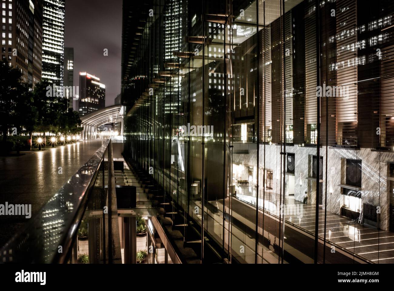 Skyscraper shiodome tokyo hi-res stock photography and images - Alamy