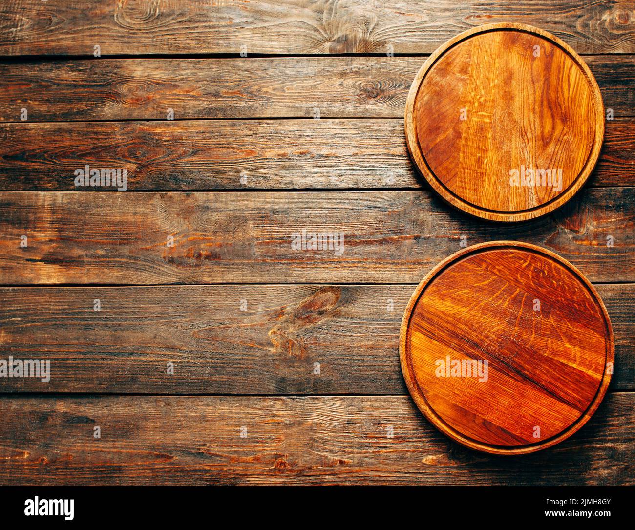 rustic kitchen background wooden pizza plates Stock Photo - Alamy