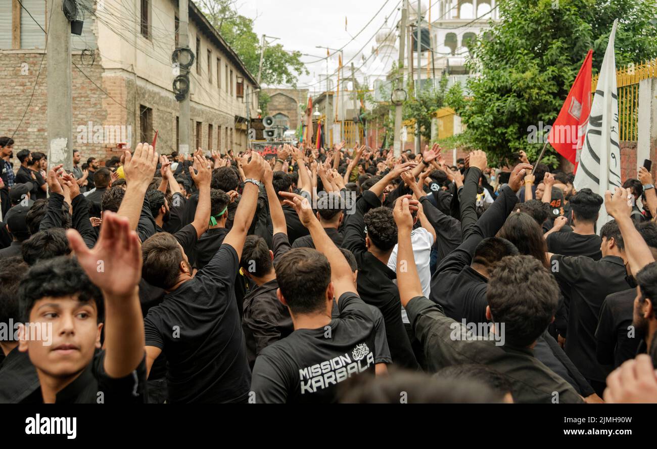 Srinagar, India. 06th Aug, 2022. Shia Muslim mourners beat their chests ...