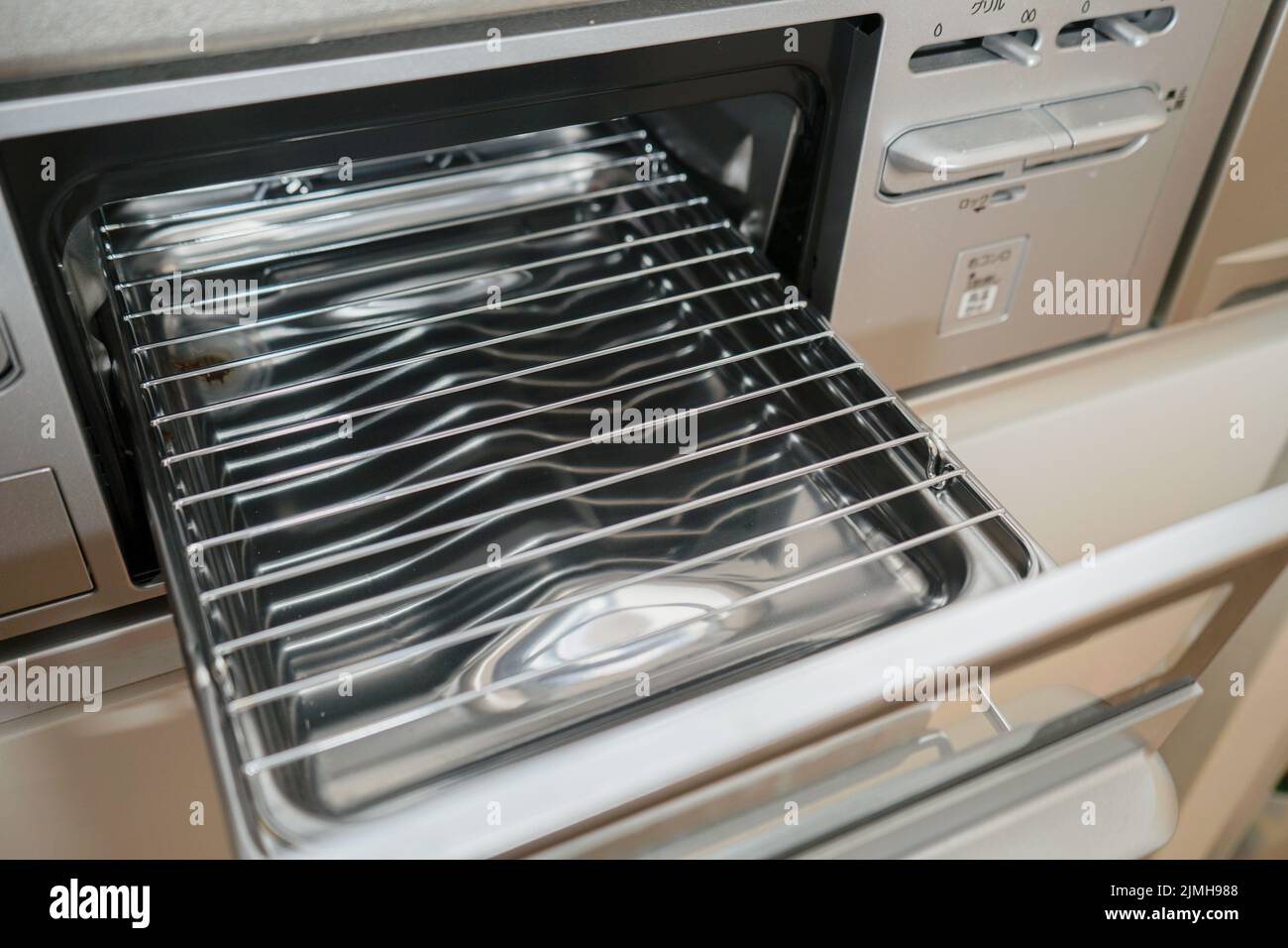 Fish grill of the new system Kitchen Stock Photo - Alamy