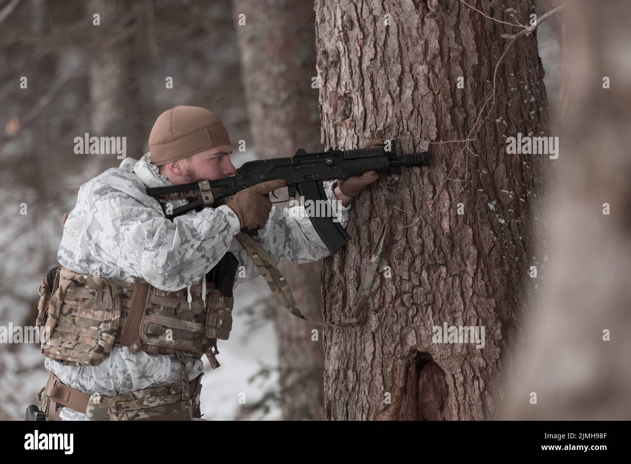 Soldier in winter camouflaged uniform in Modern warfare army on a snow ...