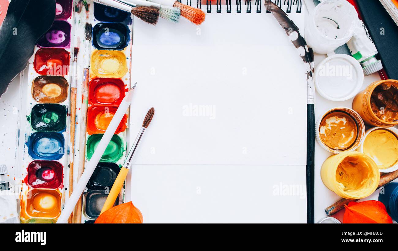 blank notepad art therapy watercolor palette Stock Photo - Alamy